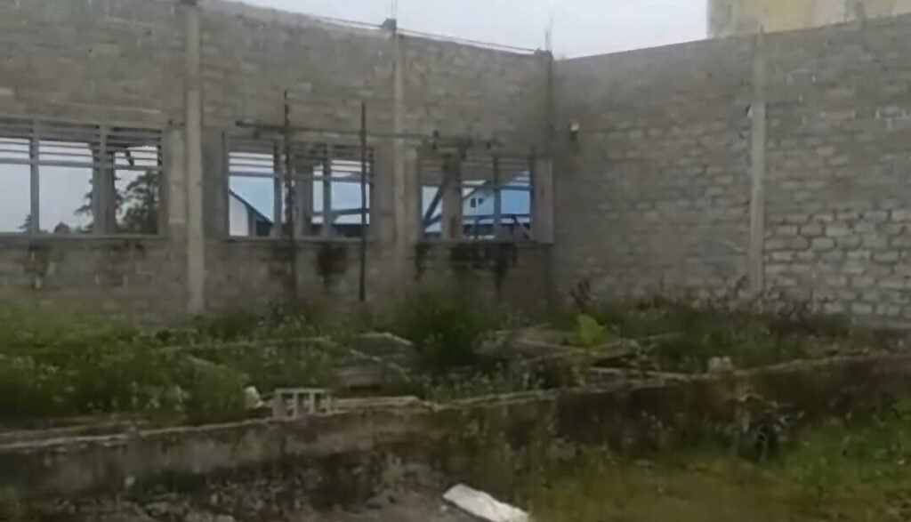 Proyek Pembangunan Laboratorium IPA SMP Negeri 48 Buru Terbengkalai ...